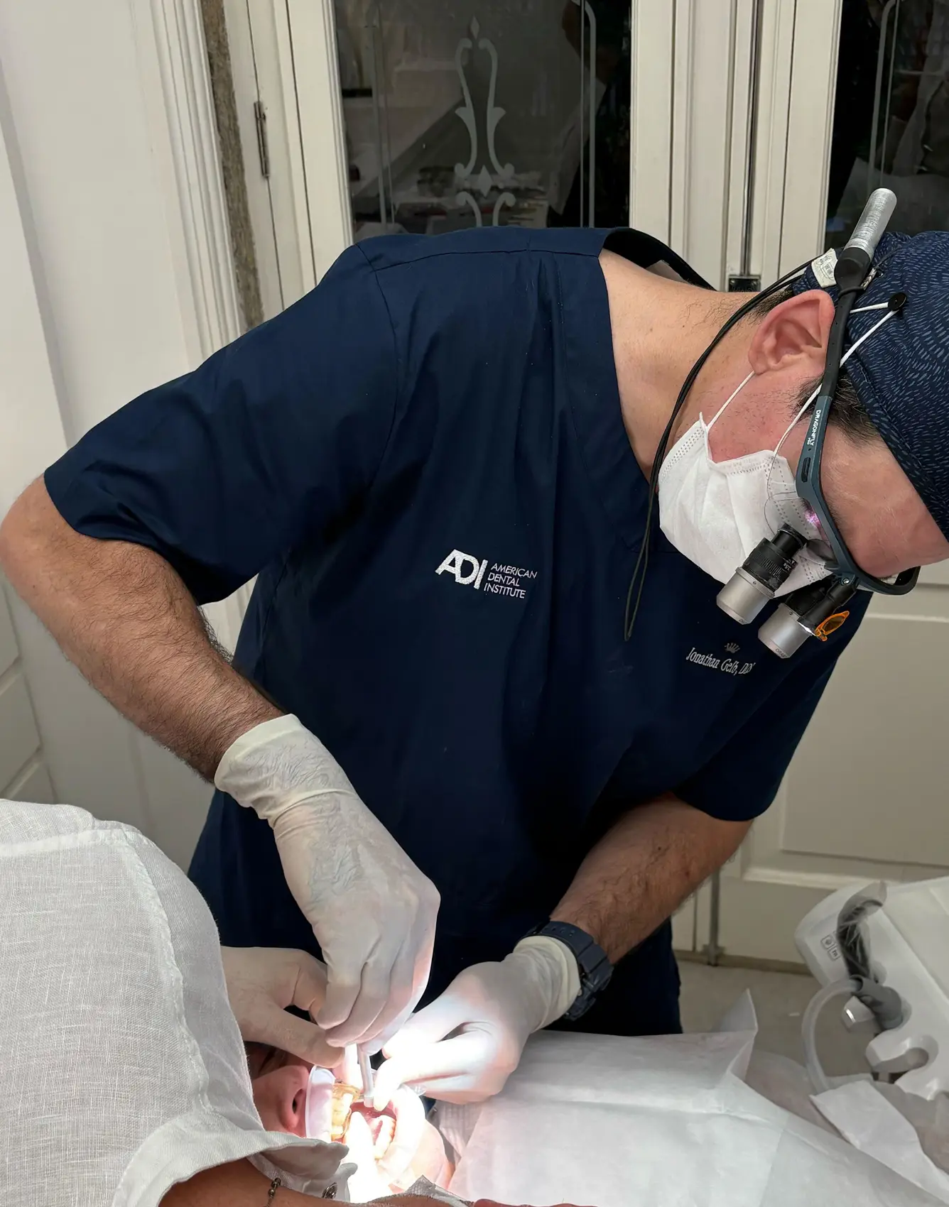 Single Implant Live Patient | VIP Experience - American Dental Institute